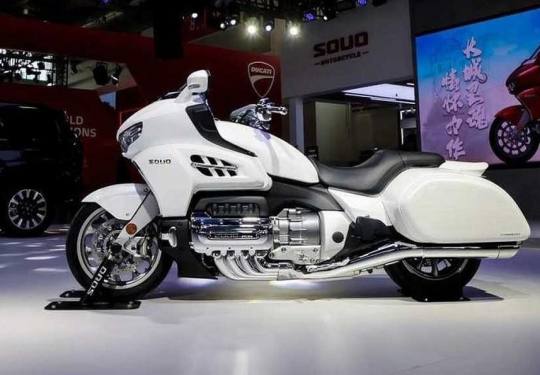 GWS S2000 - Mô tô phân khối lớn Trung Quốc “nhái” Honda Gold Wing nhưng ...