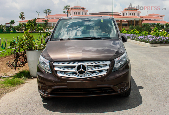 Ảnh chi tiết Mercedes-Benz Vito Tourer 121 tại Việt Nam
